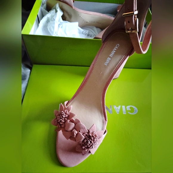 Shoes | Pink Flower Heels Gianni Bini | Poshmark